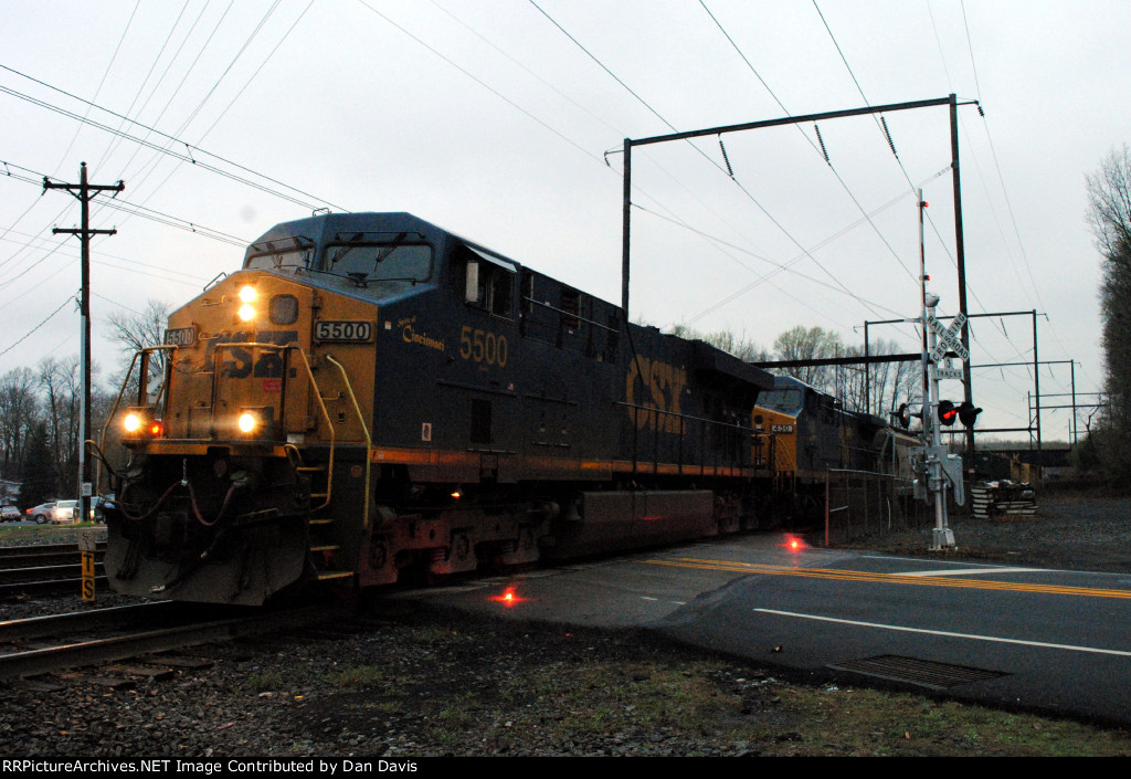 CSX ES40DC 5500 "Spirit of Cincinnati" leads Q439-31